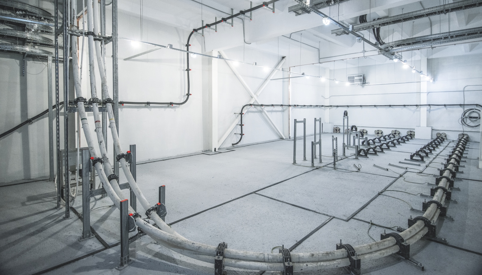 High-voltage cable supports